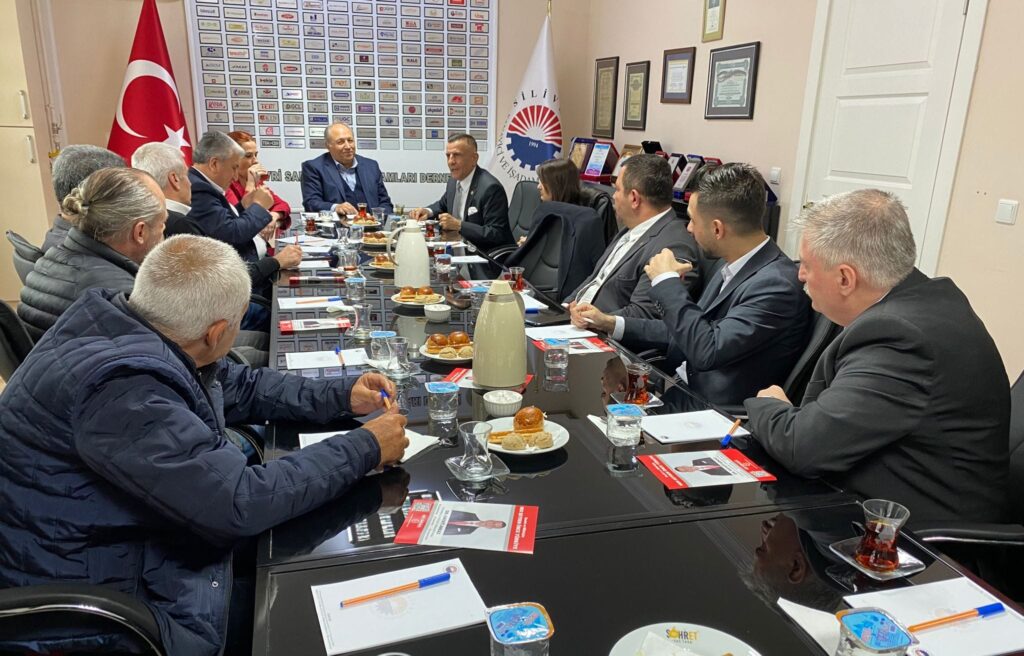 MHP 3.Bölge Milletvekili Adayı Sn. Hayati Arkaz, Belediye Başk. Sn ...