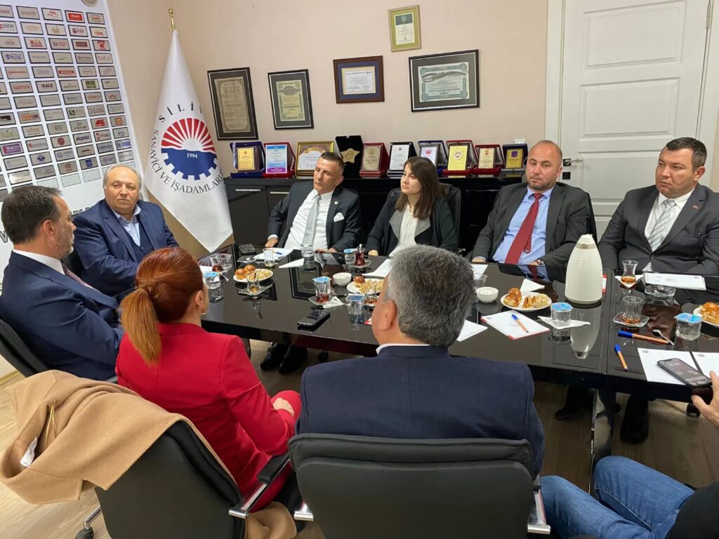 MHP 3.Bölge Milletvekili Adayı Sn. Hayati Arkaz, Belediye Başk. Sn ...